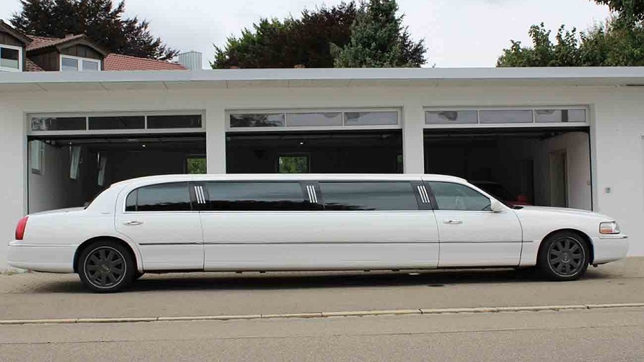 1 Lincoln Super-Stretch-Limousine in weiß – Limousinen-Service-Ulm